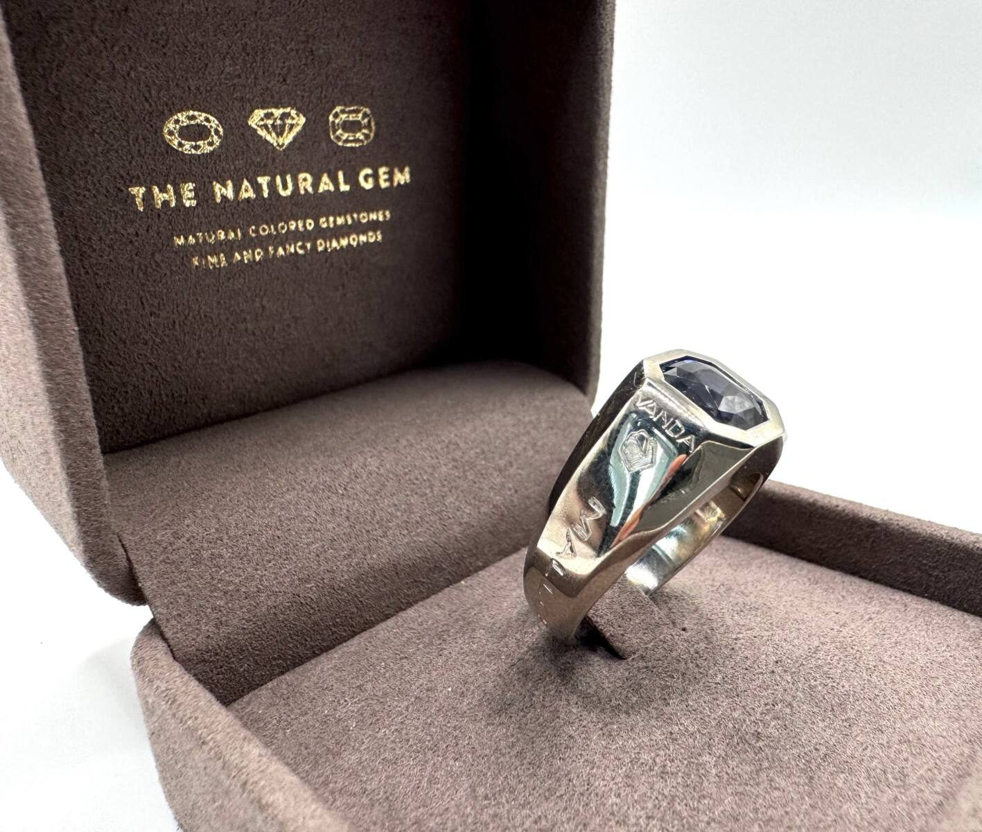 „One Champion. One Ring. One Legacy.“ | The Natural Gem