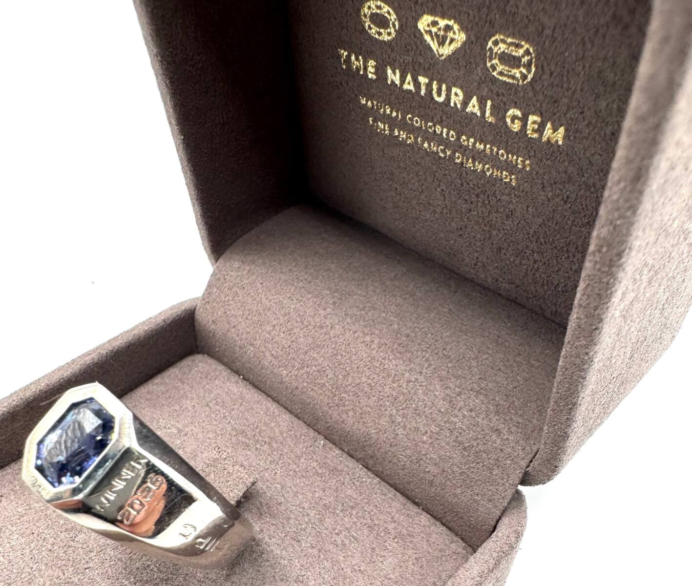 „One Champion. One Ring. One Legacy.“ | The Natural Gem